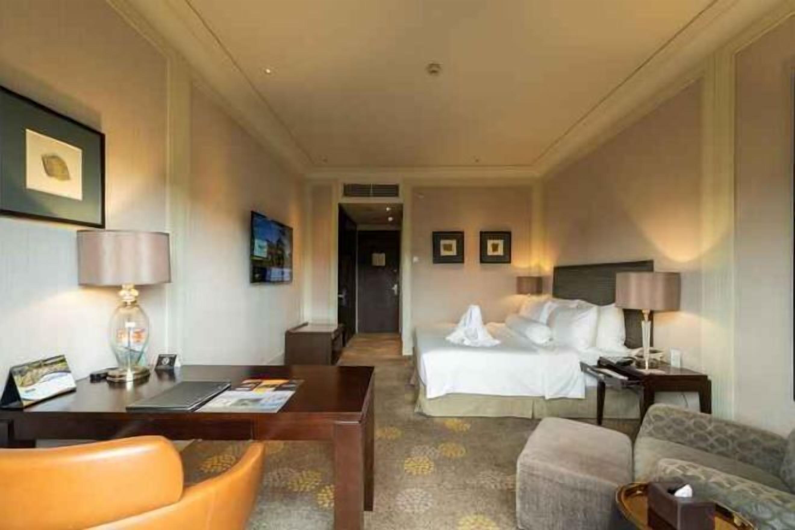 Minibar, cofre no quarto, secretária, Wi-fi grátis 