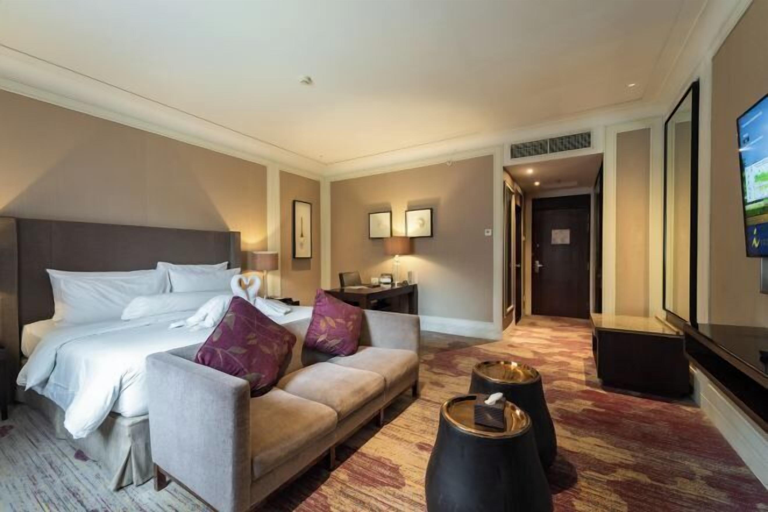 Minibar, cofre no quarto, secretária, Wi-fi grátis 