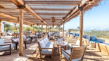 3 restaurantes, pequenos-almoços servidos, cozinha mediterrânica