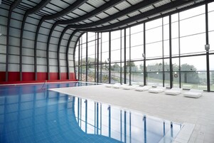 Piscina interior, piscina exterior