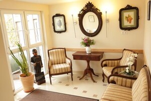 Área de estar no saguão