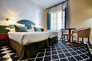 Quarto Duplo (Or Double Room Single Use) | Roupa de alta qualidade, minibar grátis, cofre no quarto, secretária 