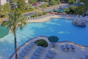 2 piscinas externas, guarda-sóis, espreguiçadeiras