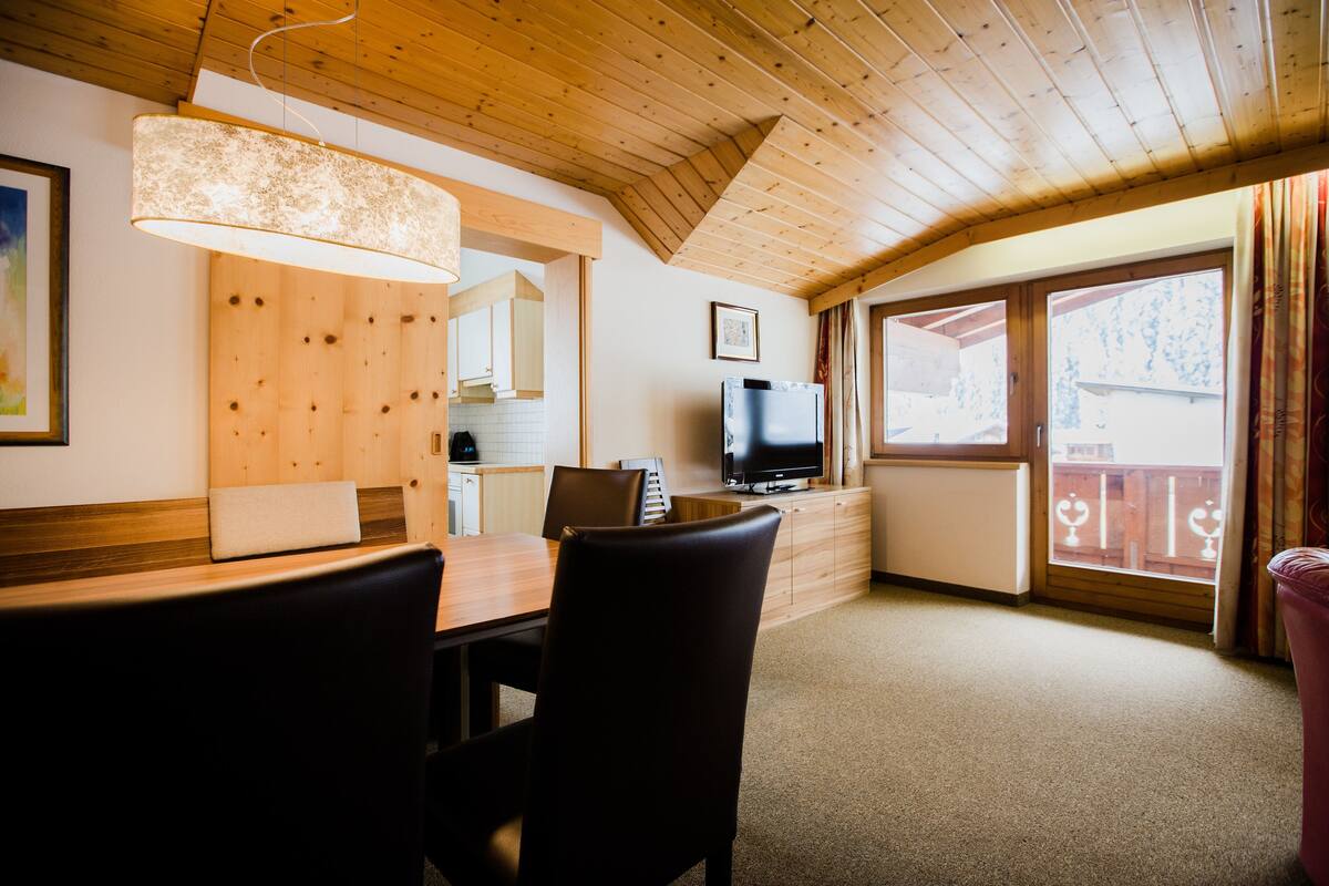 Apartamento Superior, 3 quartos, varanda, vista para a montanha (Ahornspitze) | Roupa hipoalergénica, cofre no quarto, secretária 