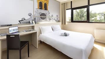 Cofre no quarto, secretária, Wi-fi grátis, roupa de cama fornecida