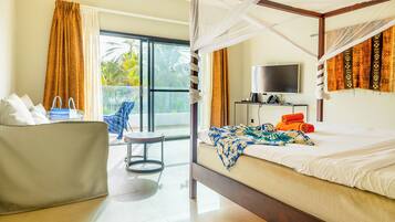 Quarto Premium, vista para a piscina | 1 quarto, cofre no quarto, com decoração personalizada