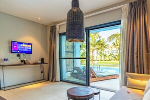Quarto premium, piscina particular, vista para o jardim | 1 quarto, cofres nos quartos, individualmente decorados