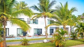 Quarto premium, vista para a piscina | 1 quarto, cofres nos quartos, individualmente decorados