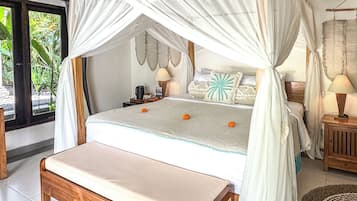 Deluxe Room View Garden and Pool | Secretária, secretária adequada para computadores portáteis