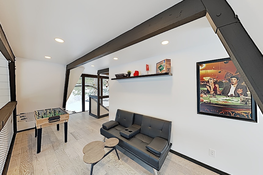 Modern Gambrel Cabin Near Ski Resorts - Donner Lake, CA