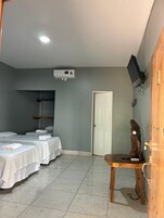 Quarto Quádruplo Clássico | Roupa hipoalergénica, quartos insonorizados, Wi-fi grátis 