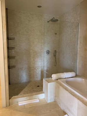Duche na casa de banho