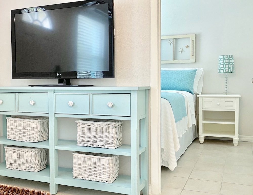 The Coastal Oasis. 8 Mins From Englewood Beach! - Manasota Key, FL