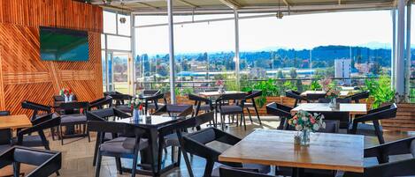 Pequenos-almoços servidos, cozinha local e internacional