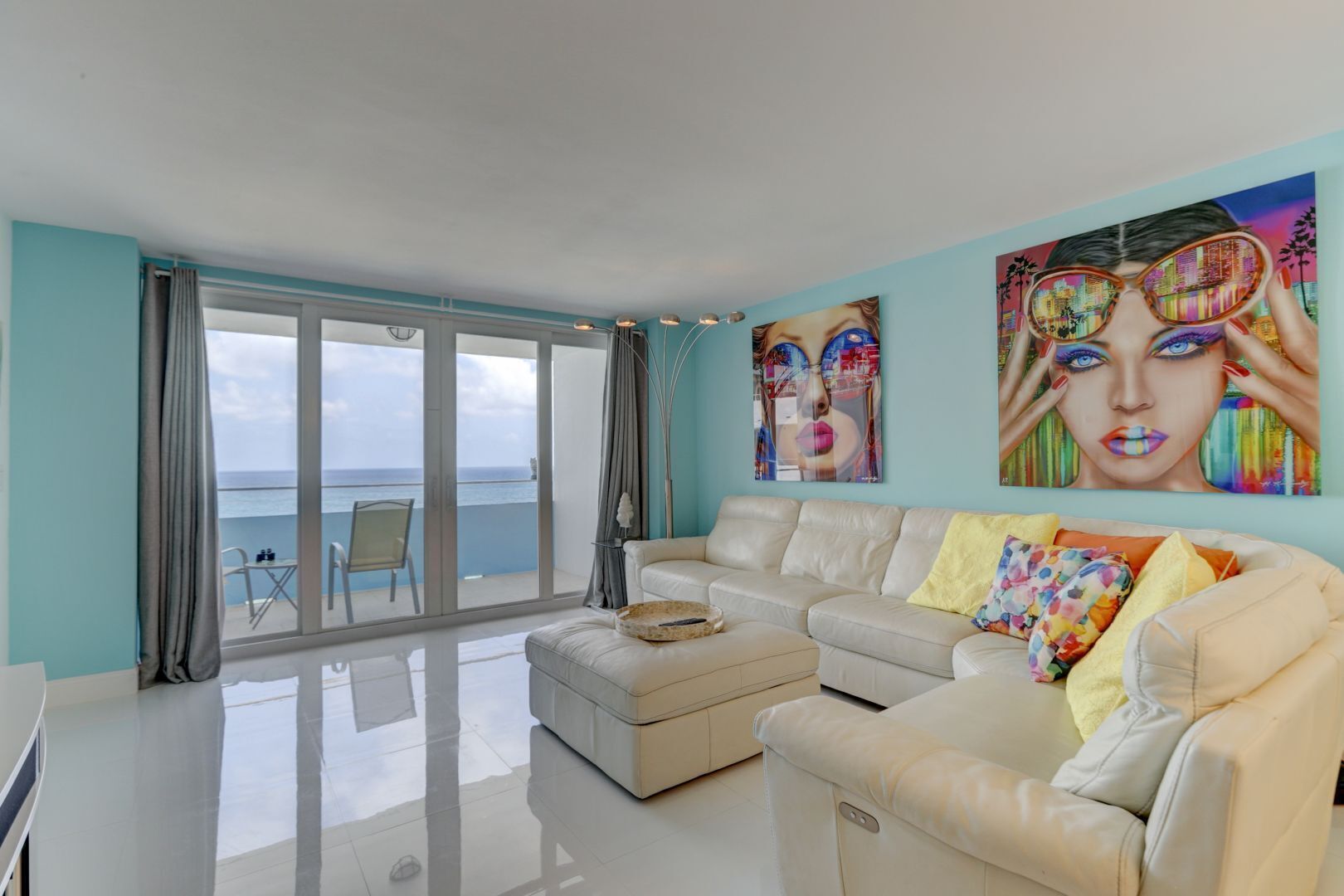 Direct Ocean Views With Balcony On The Beach. - Fort Lauderdale