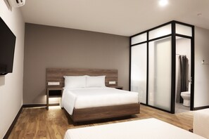 Quarto Familiar | Secretária, Wi-fi grátis, roupa de cama fornecida 