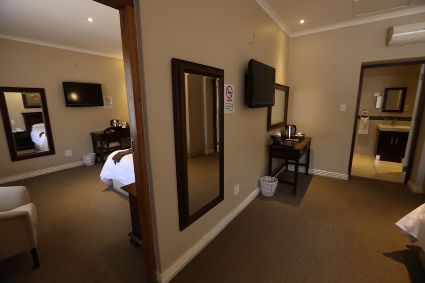 Komani Resorts Is A Four Star 18 Room Boutique Hotel - Western Cape