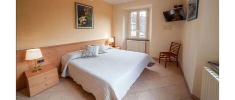 Quarto Duplo ou Twin | Cofre no quarto, secretária, Wi-fi grátis, roupa de cama fornecida