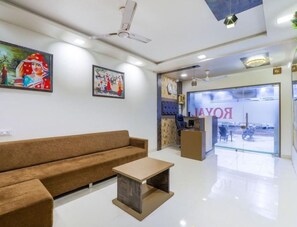 Quarto casal | Área de estar no saguão