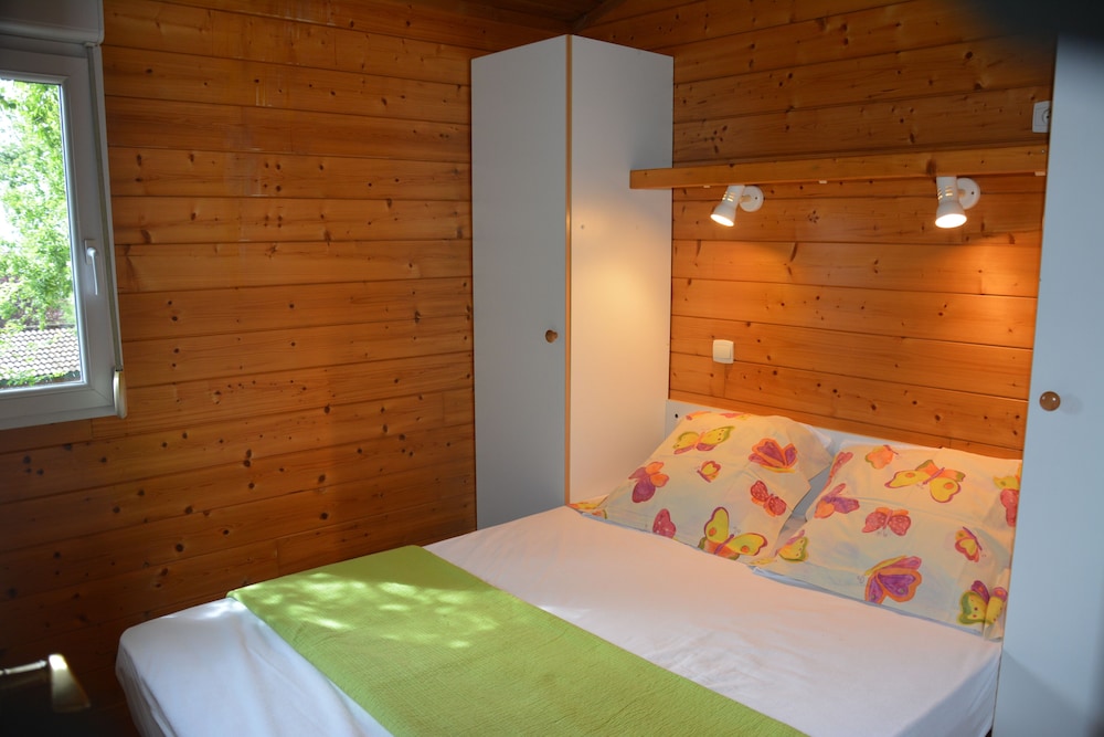 Le Chalet Edelweiss: Pour 4/6 Personnes - Lot-et-Garonne