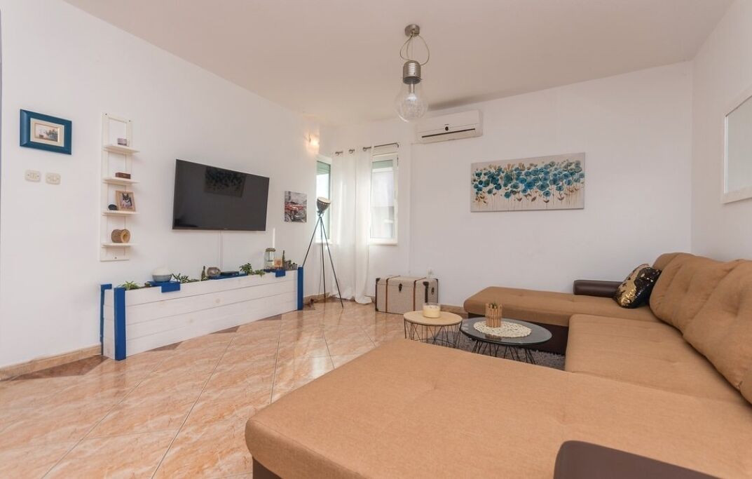 Casa Familiar / Villa En El Centro De Bibinje - Zadar