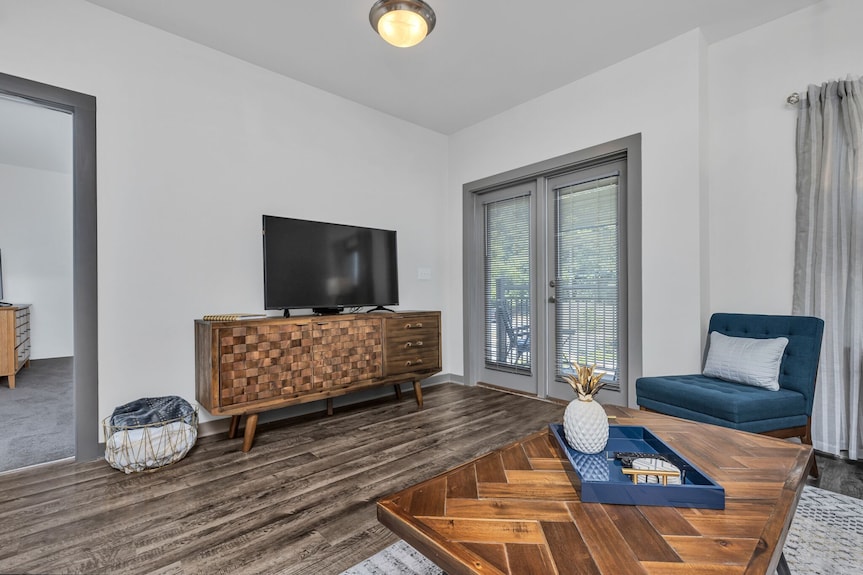 Riverfront Luxury Condo, Walk To Aquarium & Dining - Nickajack Lake, TN