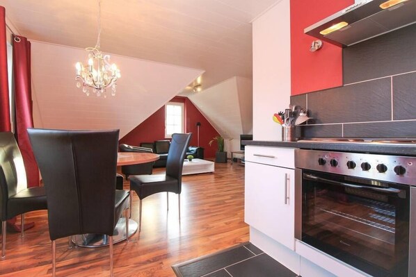 Apartamento, 2 quartos (Apartment Kunsleben OG) | Cozinha privada | Geladeira, micro-ondas, fogão, cooktop