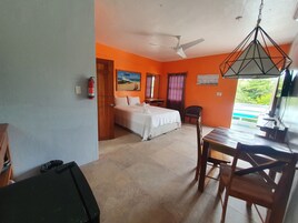 Suite-Estúdio Deluxe, 1 cama queen-size | Roupa de alta qualidade, edredões de penas 