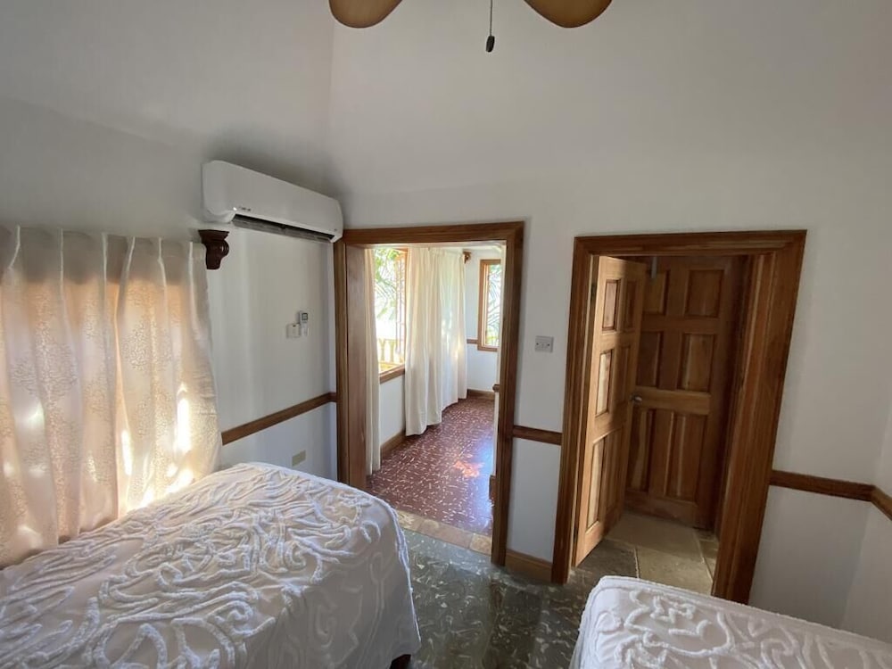Triumphus Villas Of Bluefields | Luxury Villas | Jamaica - Cave