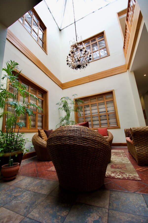 Pepe's House Cuenca Hotel & Hostel - Cuenca