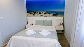 Quarto Duplo ou Twin Standard | Camas de colchão viscoelástico, minibar, cofre no quarto, secretária
