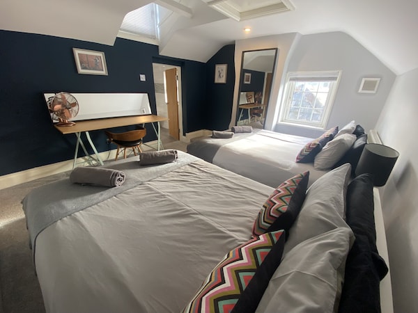 Elegante Casa De Mews, Para 12 Personas, Cheltenham Town Center, Estacionamiento - Cheltenham