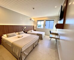 Quarto triplo superior | Frigobar, quartos à prova de som, Wi-Fi de cortesia, roupa de cama