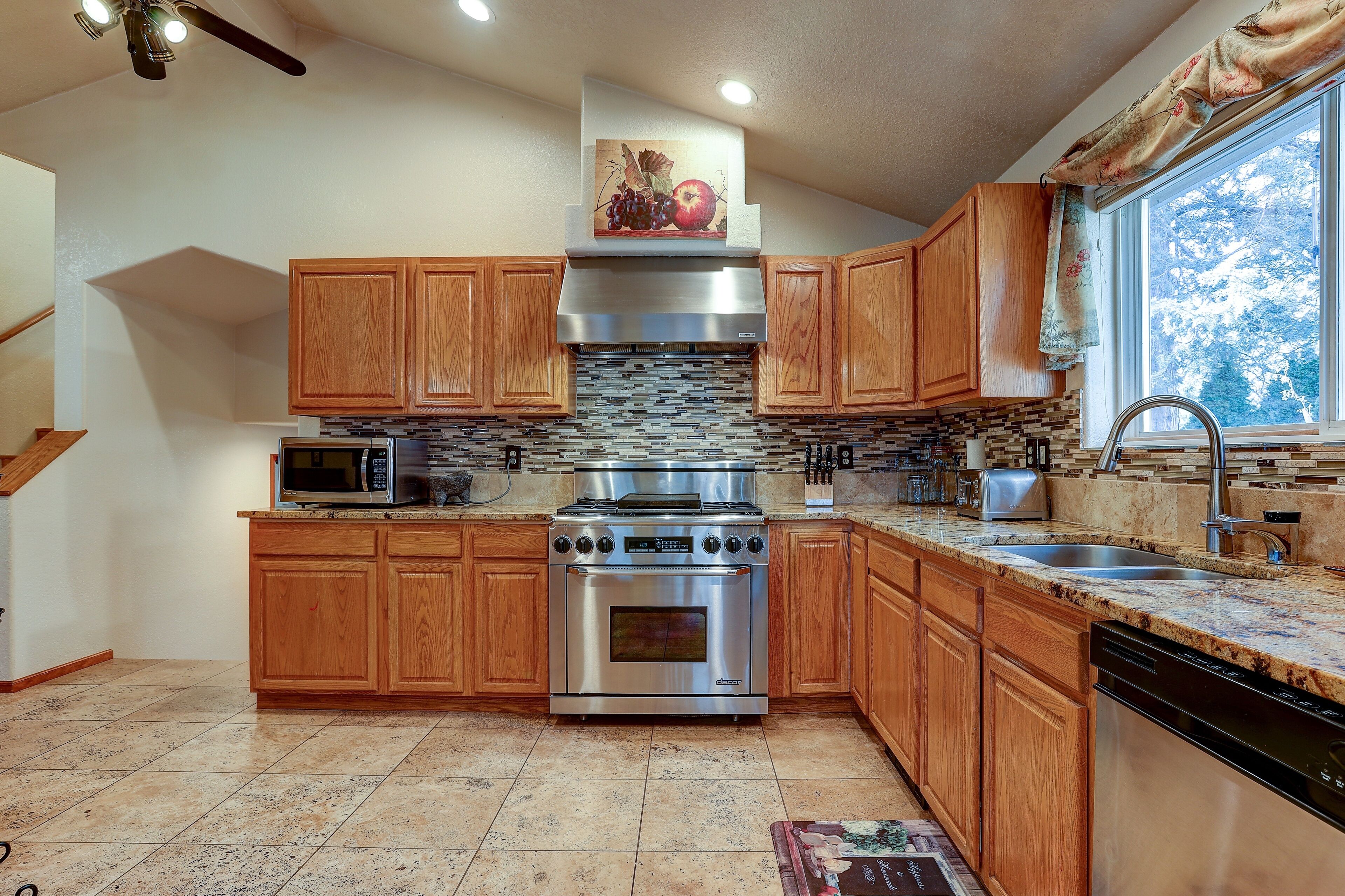 Casa, 3 quartos | Cozinha privada | Geladeira, micro-ondas, fogão, lava-louças