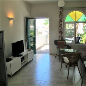 Apartamento, 1 quarto, para fumantes, vista para o jardim | Área de estar