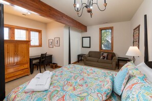 Apartamento em Condomínio Fechado, várias camas (Aquila Lodge - Unit 5) | 3 quartos, Wi-fi grátis 