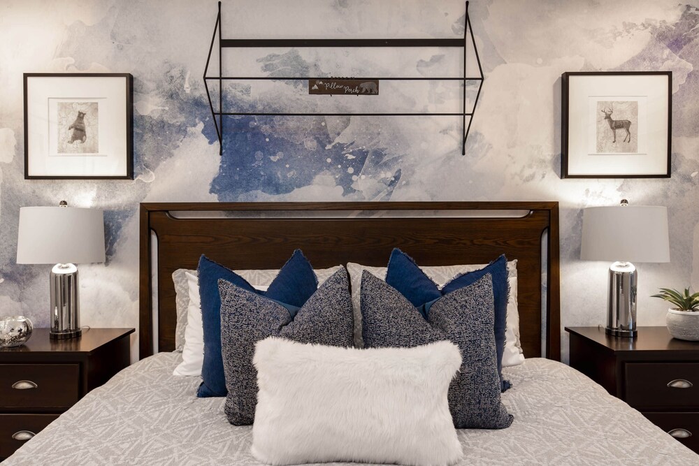 The Suite Life Original | A/c+pool+hottub+skiout | Couples Escape | The Aspens - Whistler