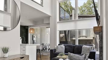 Loft, 1 quarto, não fumadores | Sala de estar | Televisor LED de 43 polegadas com canais digitais, televisor