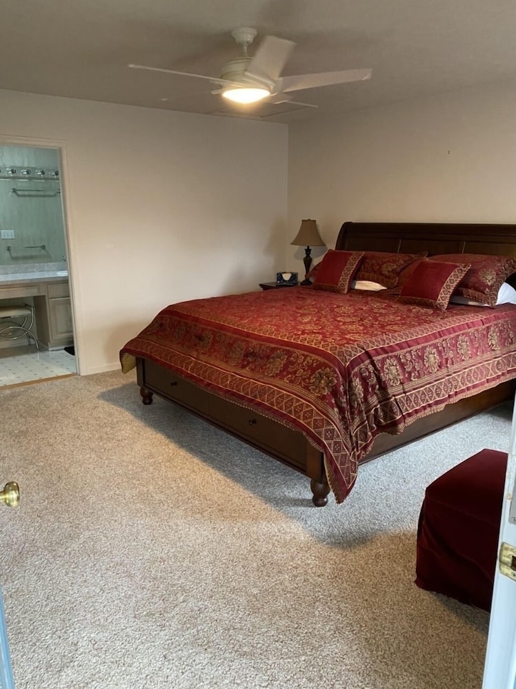 A Den For All Four Seasons, Visit The Bear's Den And Create Lasting Memories. - Massanutten, VA