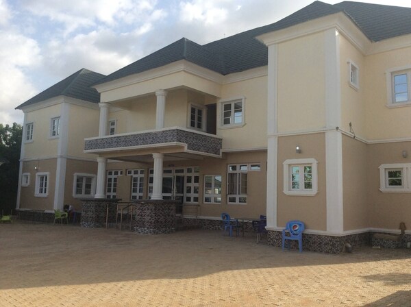 Santarosa Suites & Bar - Jos