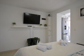 Estúdio | Escrivaninha, quartos à prova de som, Wi-Fi de cortesia, roupa de cama