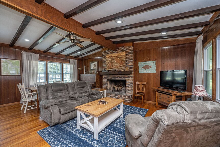 Relax At The Lakehouse With A Dock - Lake Moultrie, SC