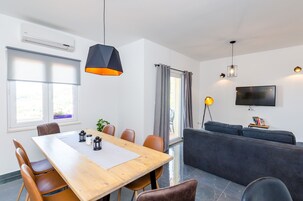 Apartamento (2 Bedroom Apt with Balcony n Sea View) | Sala de jantar