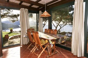Villa Panorâmica, 2 quartos, pátio, vista para o mar | Vista para a praia ou o mar