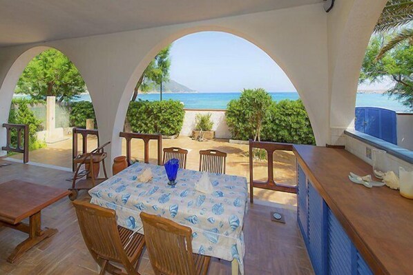 Villa, 4 quartos | Terraço/pátio interior