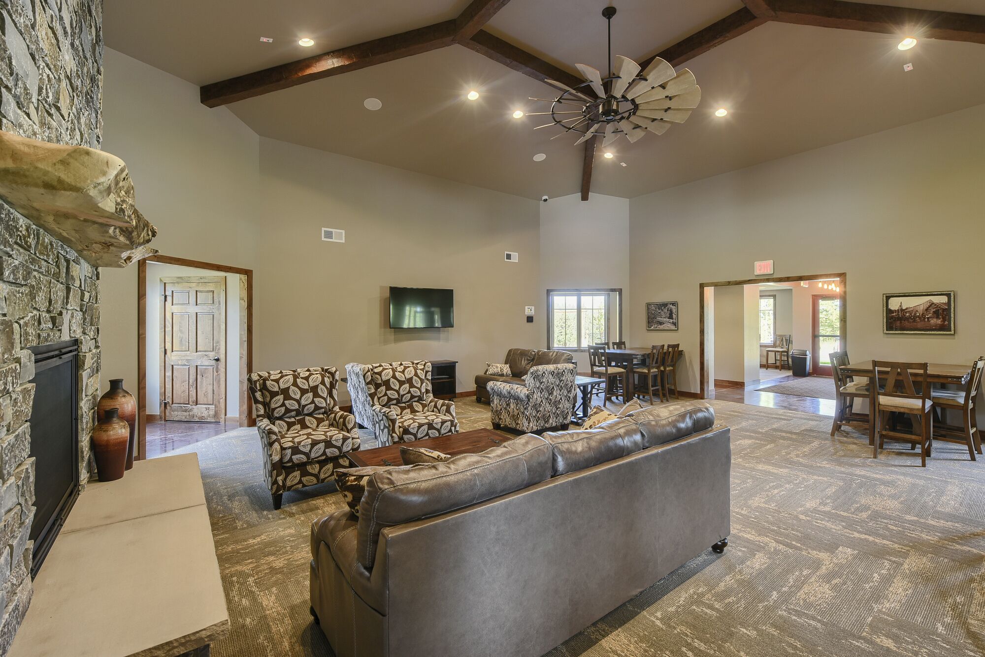 Unique New Cabin On Paved Roads, Hot Tub, & Access To Clubhouse W/ Pool! - Deadwood, SD