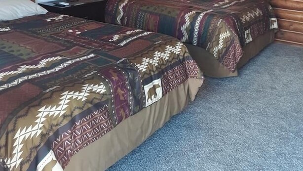 Quarto, 2 camas Queen | Wi-Fi de cortesia, roupa de cama