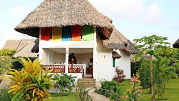 Villa, 2 quartos, vista para o jardim | 2 quartos, secretária, Wi-fi grátis, roupa de cama fornecida