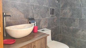 Quarto triplo família, vista para a montanha | Banheiro