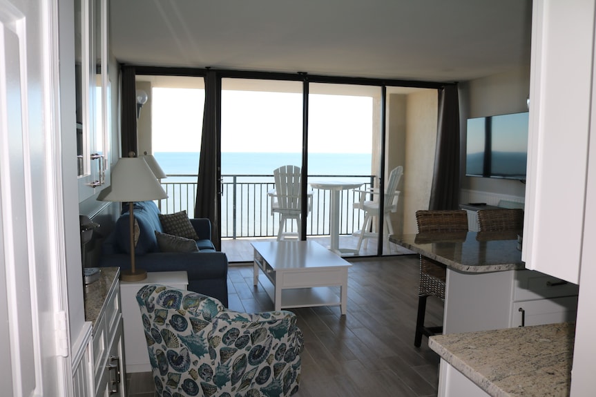 Beautiful Couples Getaway! 1br, 1ba. Coastal Decor, And Upgrades. - Myrtle Beach, SC